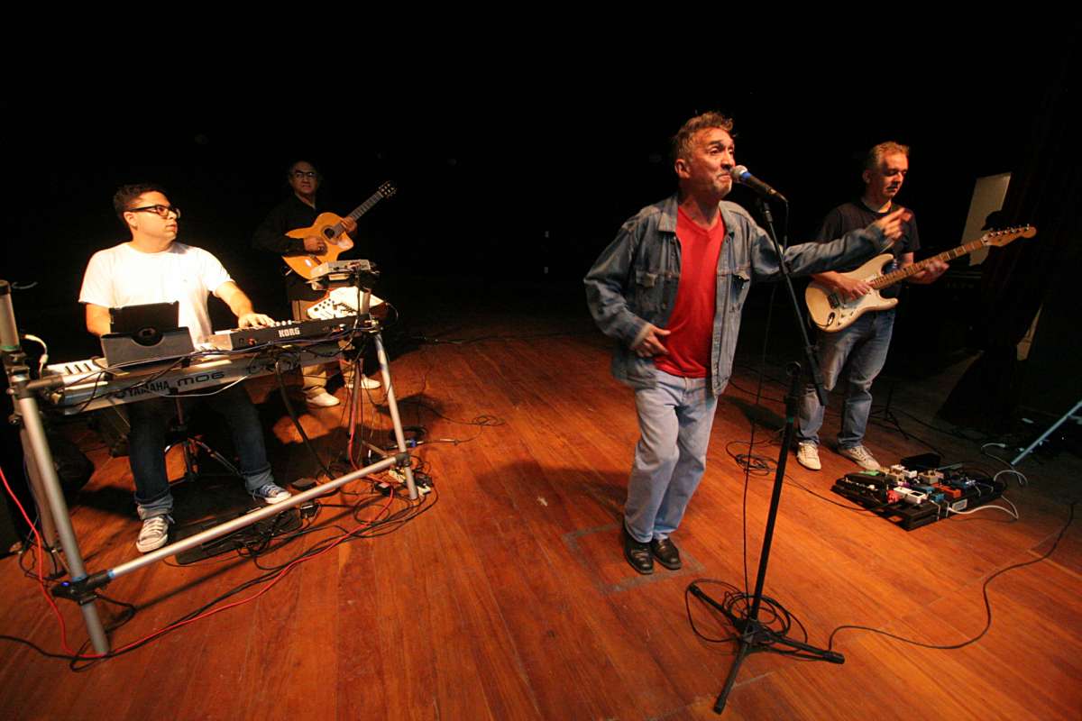 Lúcio Ricardo faz novo show nesta quinta, 10/4, às 18h30, no Teatro ...